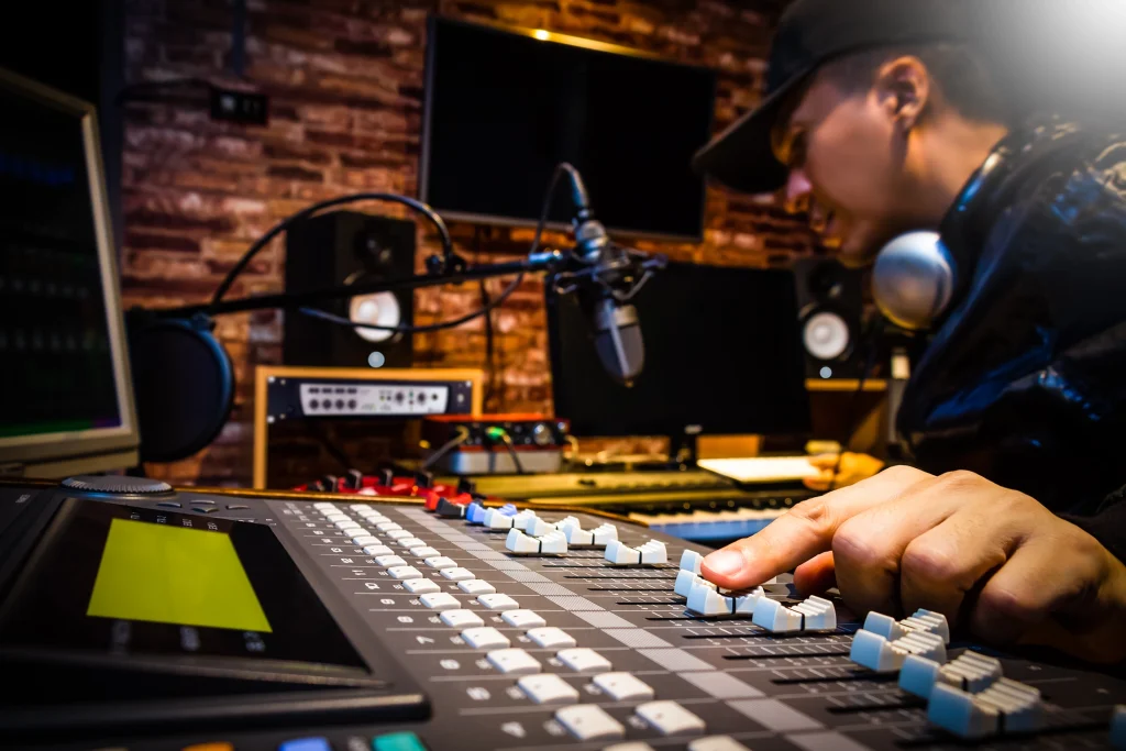 Course Outline - Find An Audio Recording School